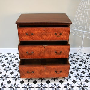 Antique Chest of Draws Georgian Style Mahogany Chest of Three Graduated ...