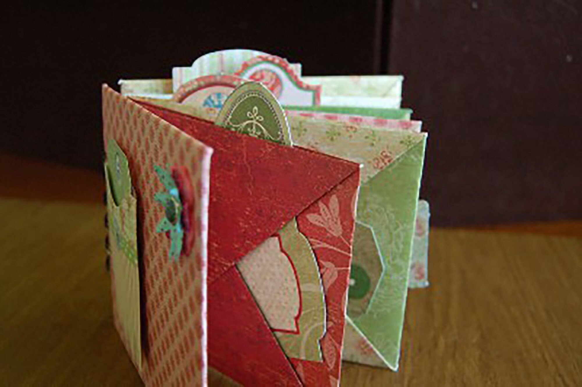 Making Mini Scrapbooks Tutorials, 34 Mini Album Tutorials, Easy to Follow Mini Album Tutorials ...