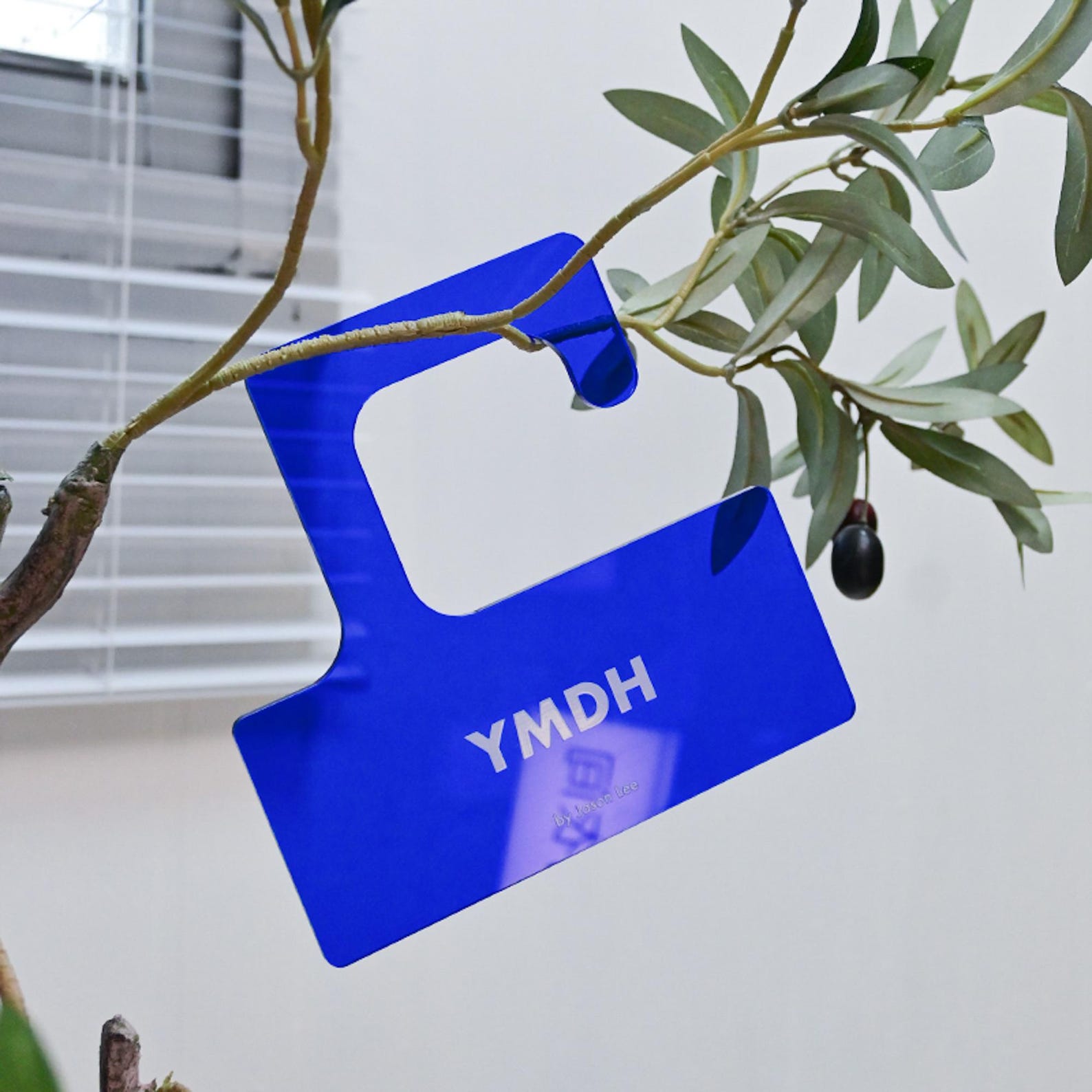 Acrylic Hanger Tags - Customizable Design for Clothing Stores ...