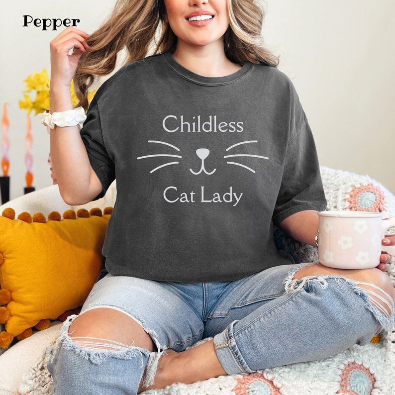 Childless Cat Lady T Shirt, Cat Mom Gift, Cat Dad Gift, Vote Harris ...
