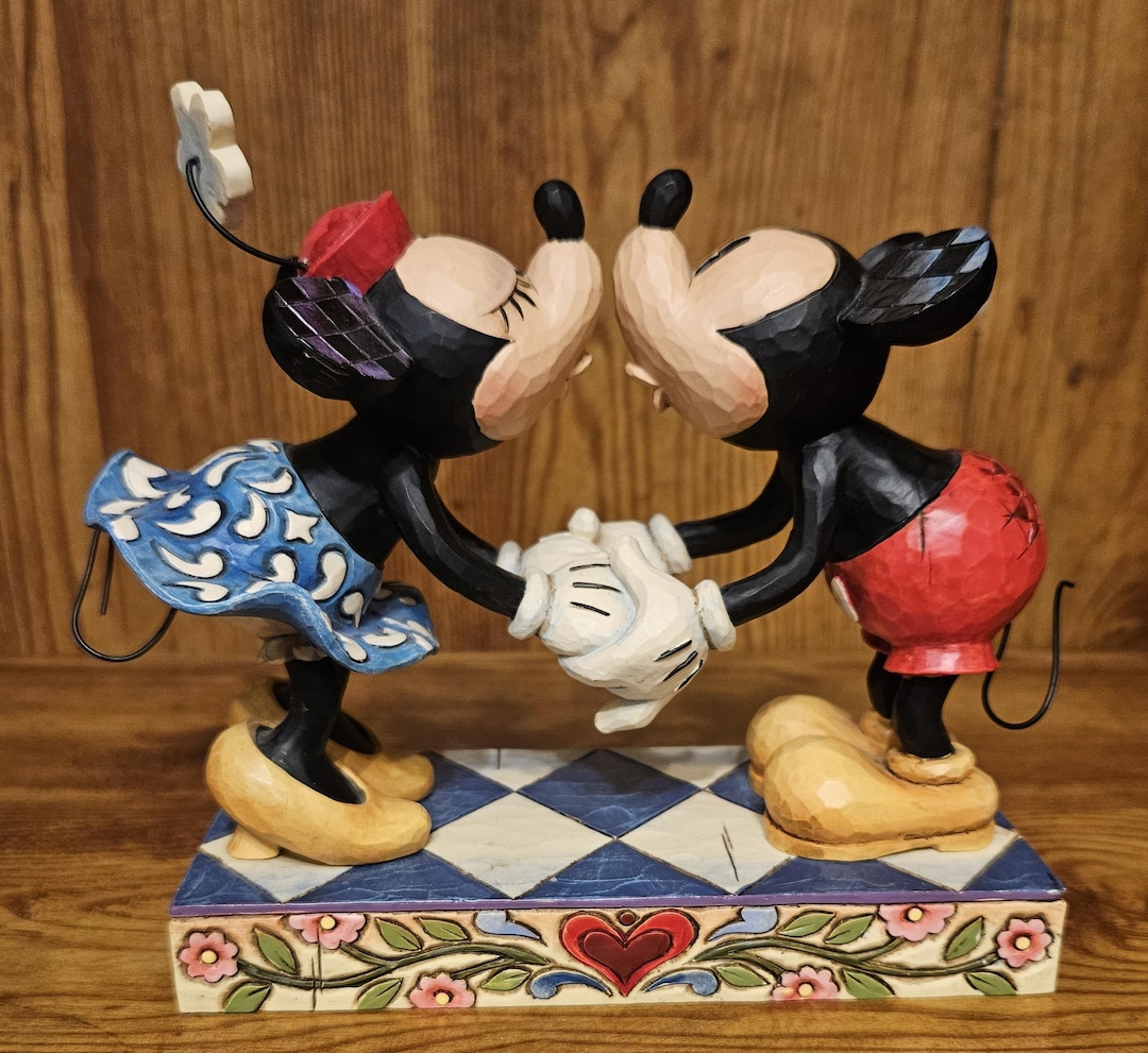 ENESCO Jim Shore Disney Smooch Mickey Kissing Minnie Mouse Figurine - Etsy