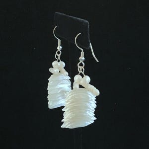 Graduated Trochus Seashell 18" Necklace With Shell and Pearl Flower ...