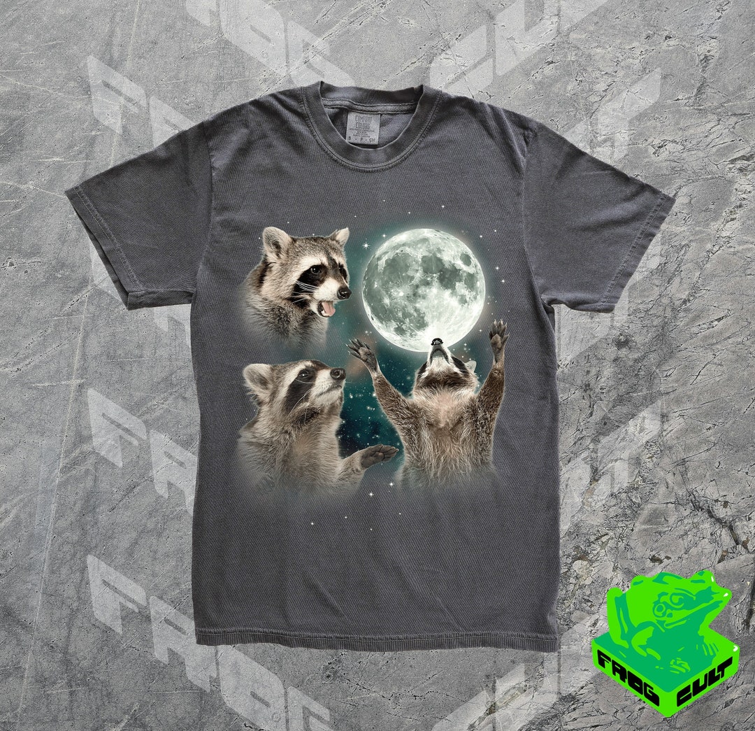 Three Raccoons Howling at Moon 90s Tee, Comfort Colors, Funny Raccoon ...