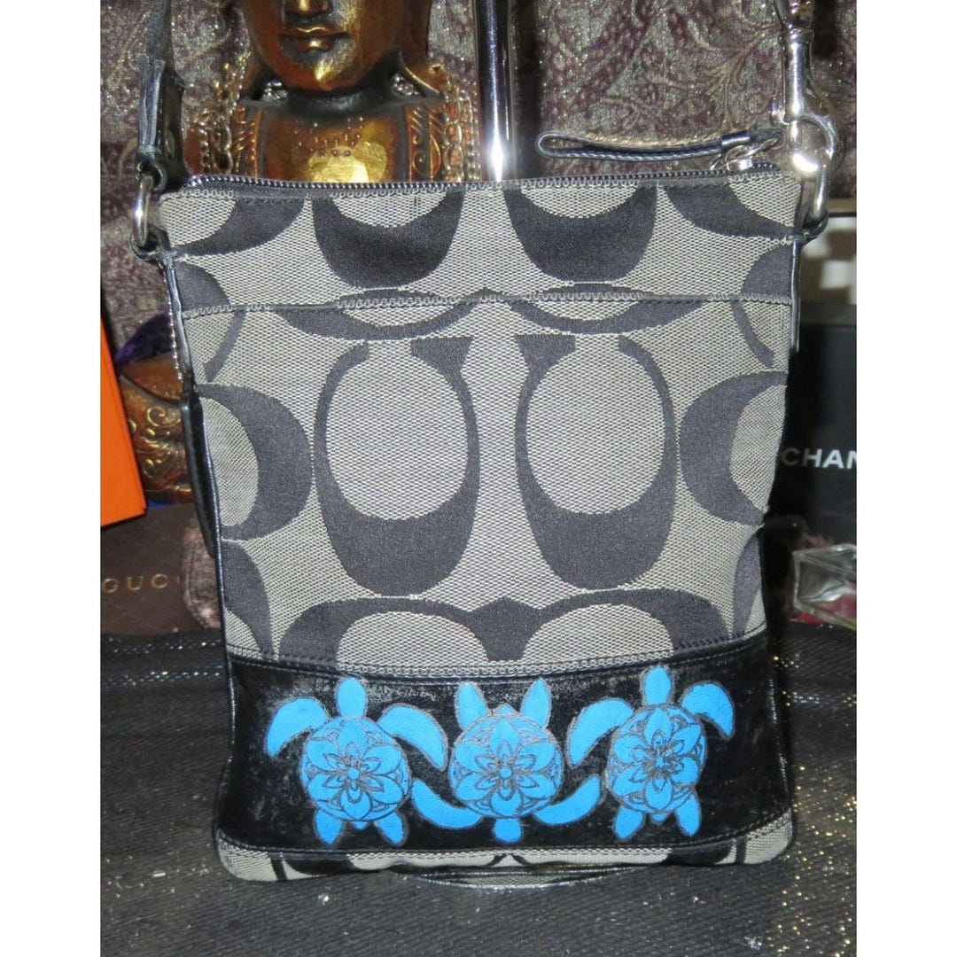 Coach Cursive Creed Limited Edition Hand Painted Sea Turtles Swingpack ...