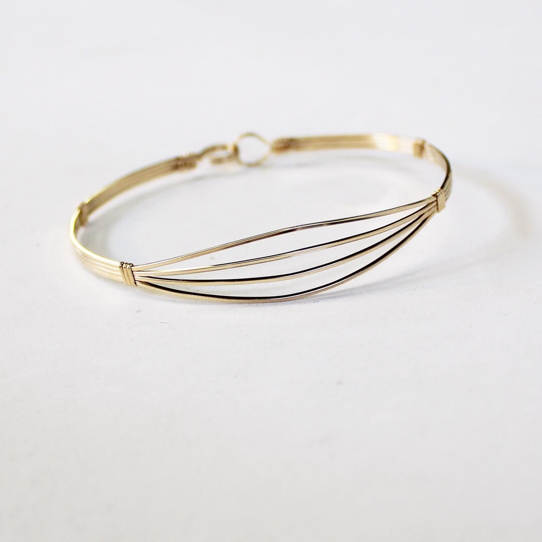 Wire Bracelet - Simple and Feminine Gold Wirewrapped Bracelet - Gold ...