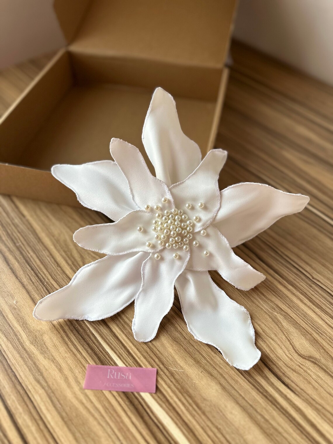 Custom White Fashion Flower Brooch for Party Brooch Elegant Brooch for ...