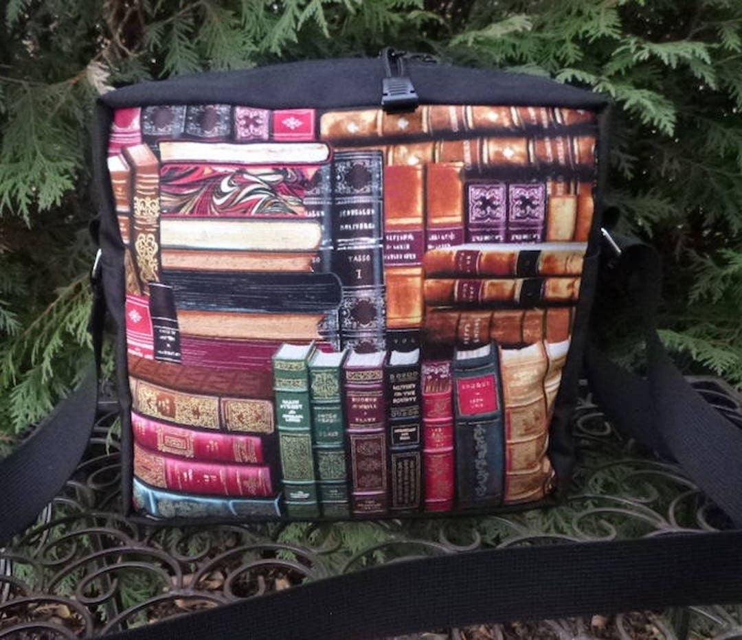 Books Shoulder Bag, Zippered Cross Body Bag, Medium Sized, Classic ...