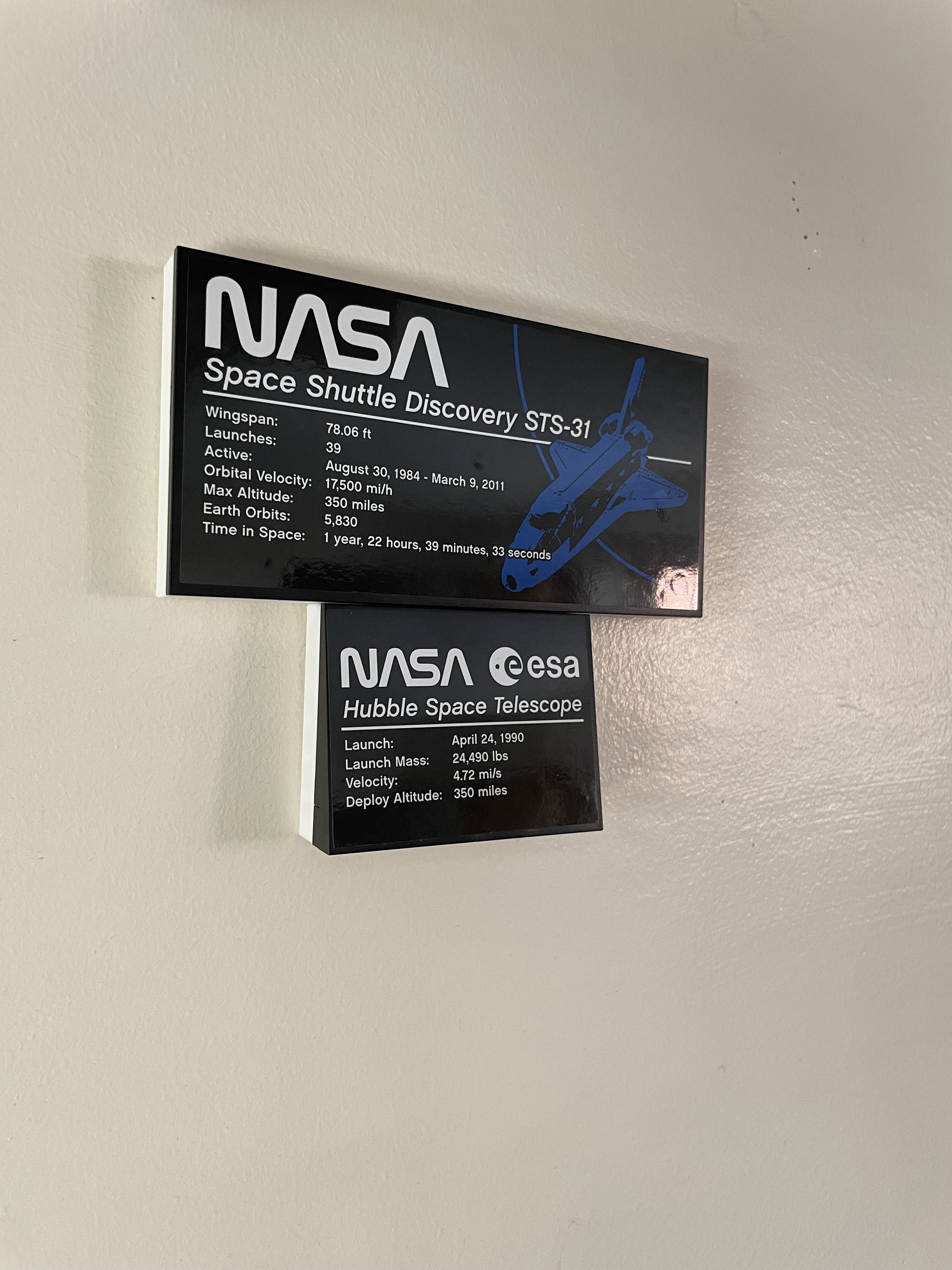 Wall Mount for the LEGO Space Shuttle Discovery 10283 With Hidden ...