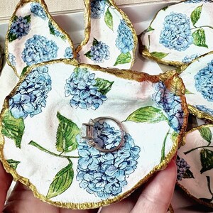 Blue Hydrangeas Oyster Ring Holders / Seashells Trinket Dish /shell Jewelry Holder/ Decoupage ...