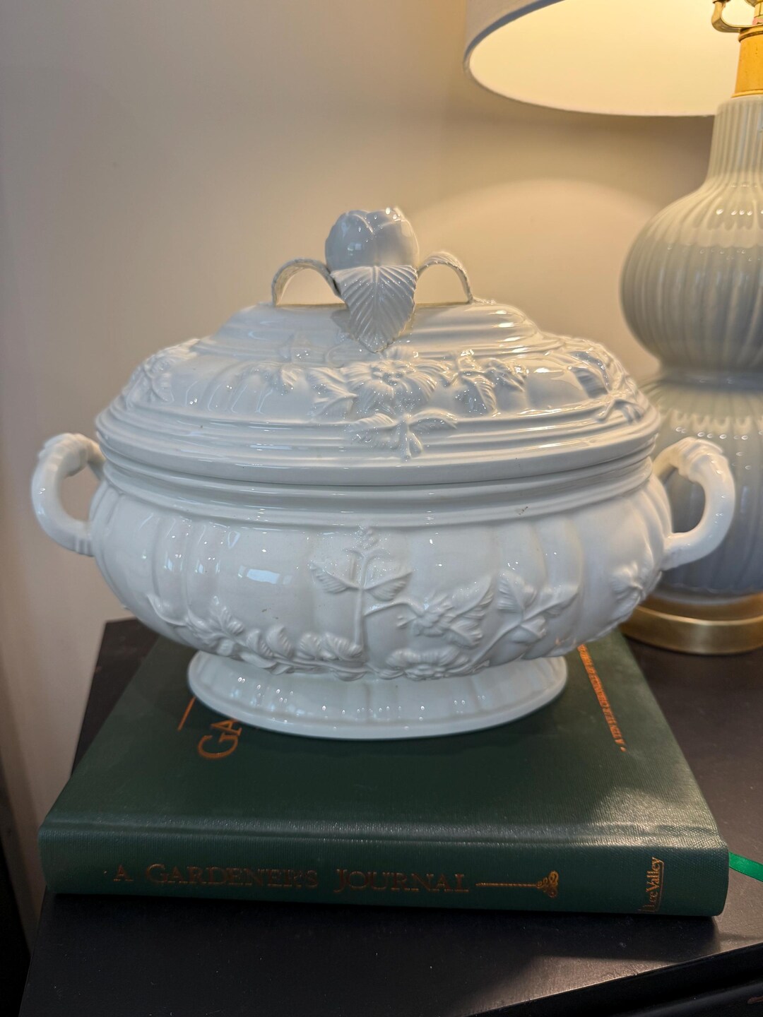 Vintage Mottahedeh Creamware Rose Tureen – Elegant Classic Design See ...
