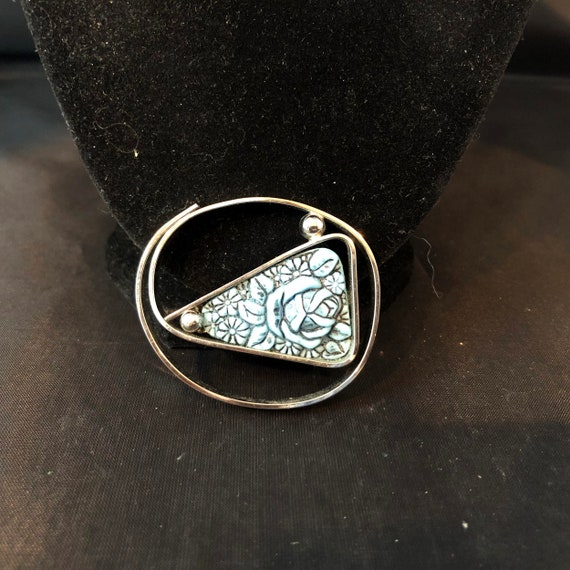 shiny triangular 1970s silver - Gem