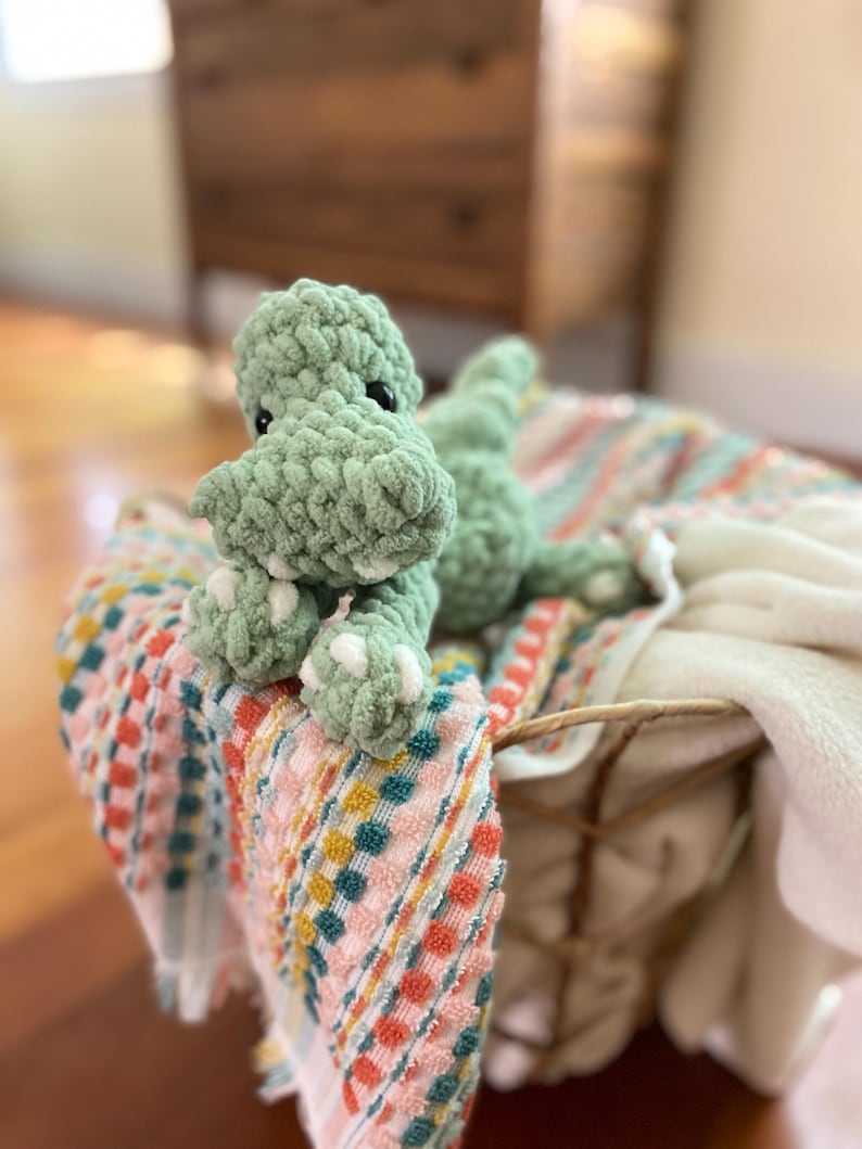 Calvin the Crocodile / Low Sew Crochet Pattern - Teeny Zoo Crew - Etsy