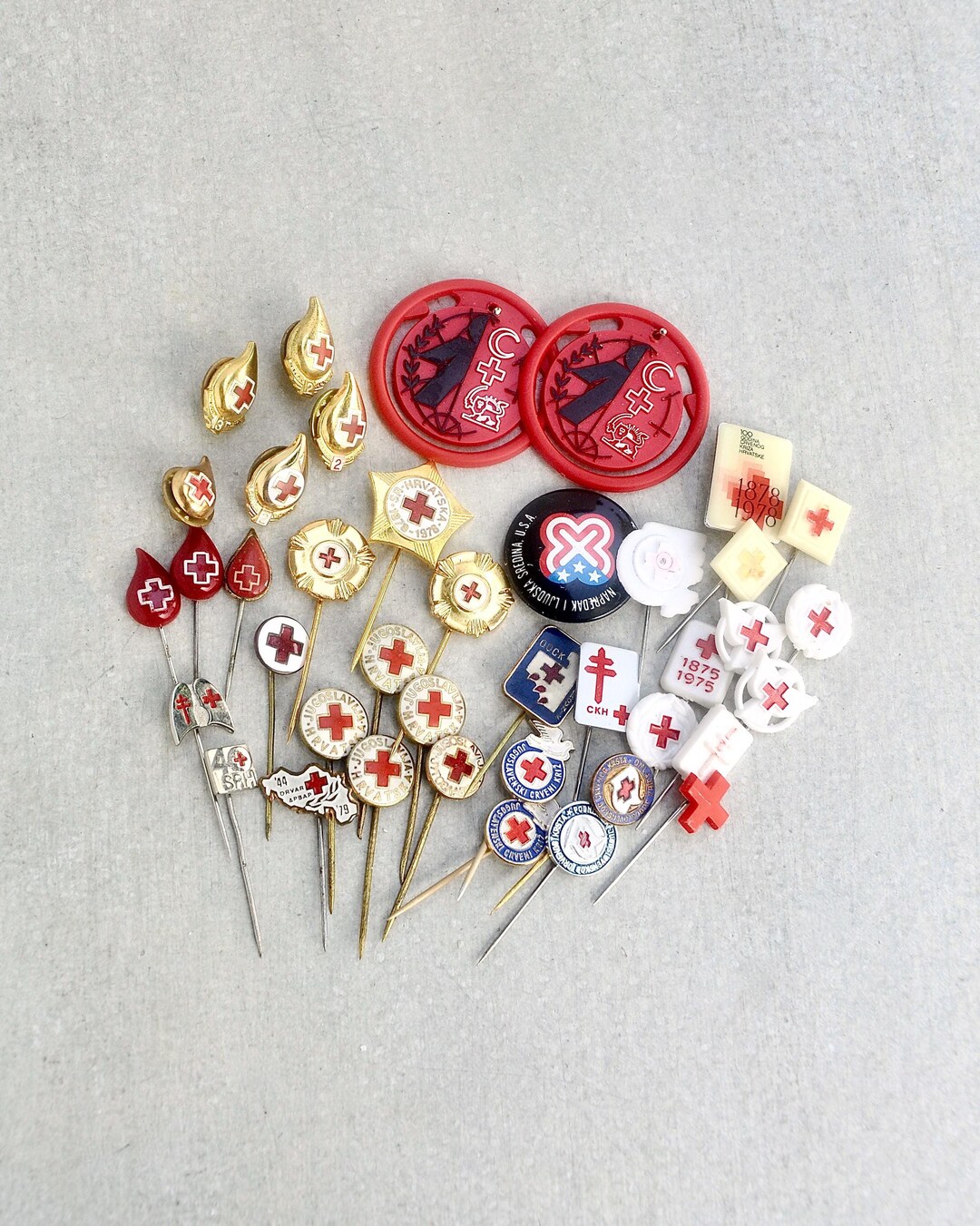 40 Vintage Red Cross Pins US Europe Croatia Yugoslavia Enamel Plastic ...
