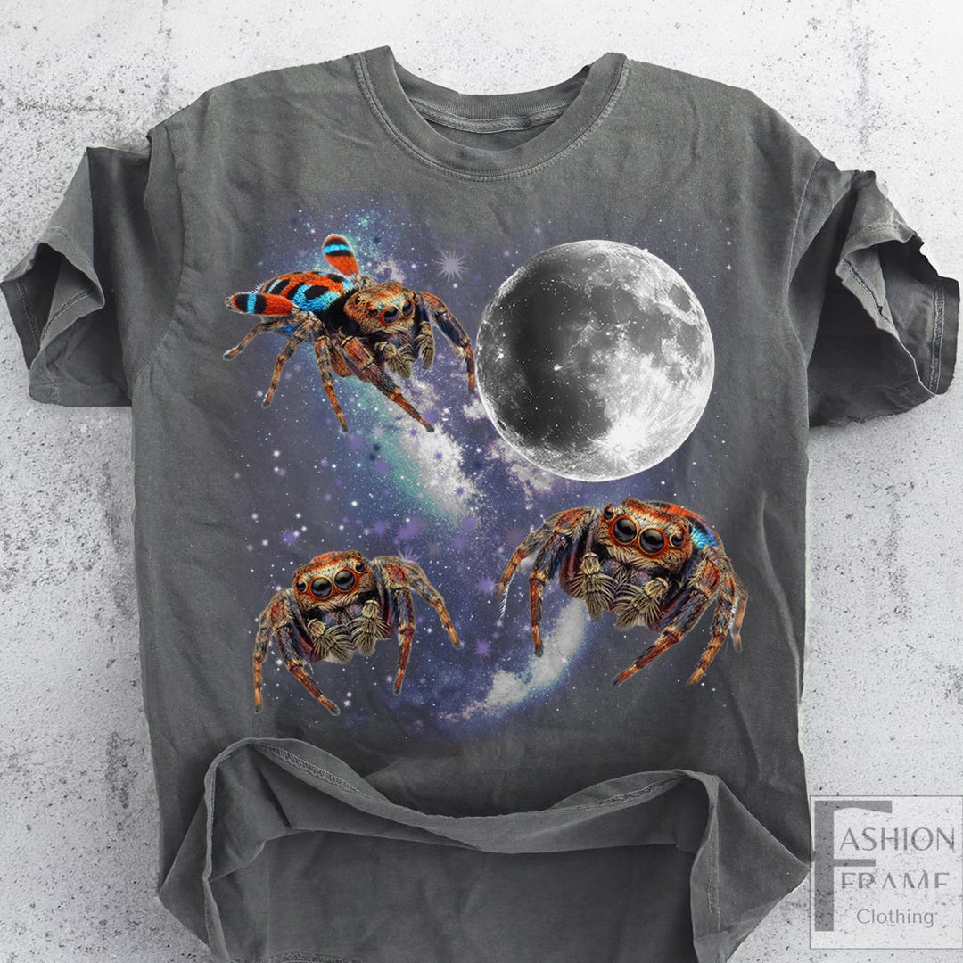 Three Peacock Spider Graphic T-shirt, Vintage Retro Spider Birdie Shirt ...