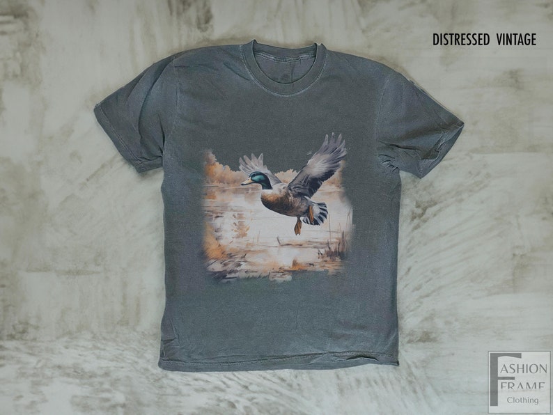 Vintage Mallard Ducks Fall Pond Graphic T Shirt Cool Vintage Style ...