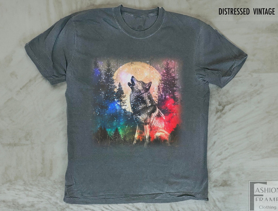 Wolf 90s Graphic Tshirt, 2000s Nature Moon Vintage Shirt, Wolf Lovers ...