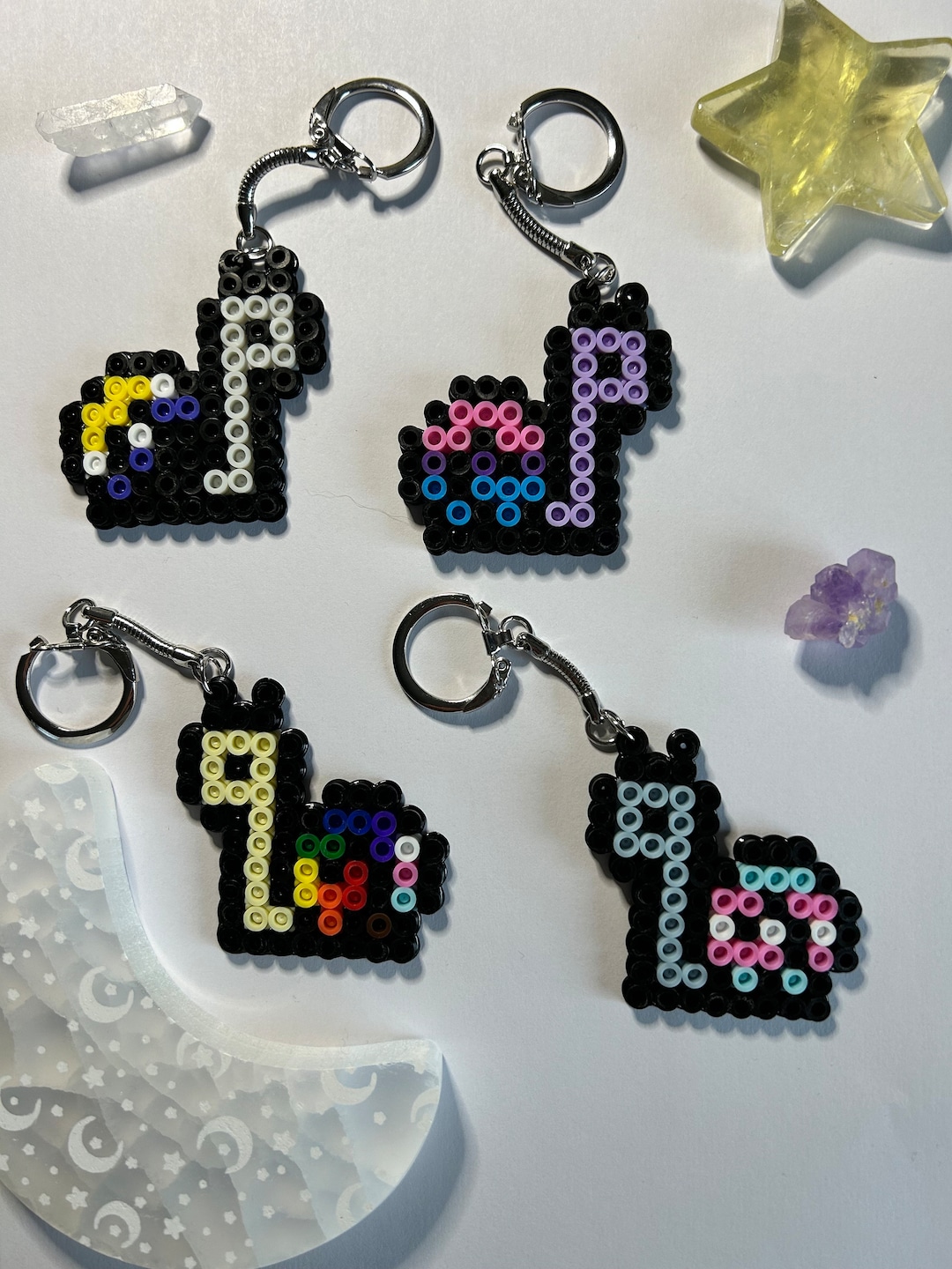 Prideflag Snail, Perler Bead Keychain/charms. - Etsy
