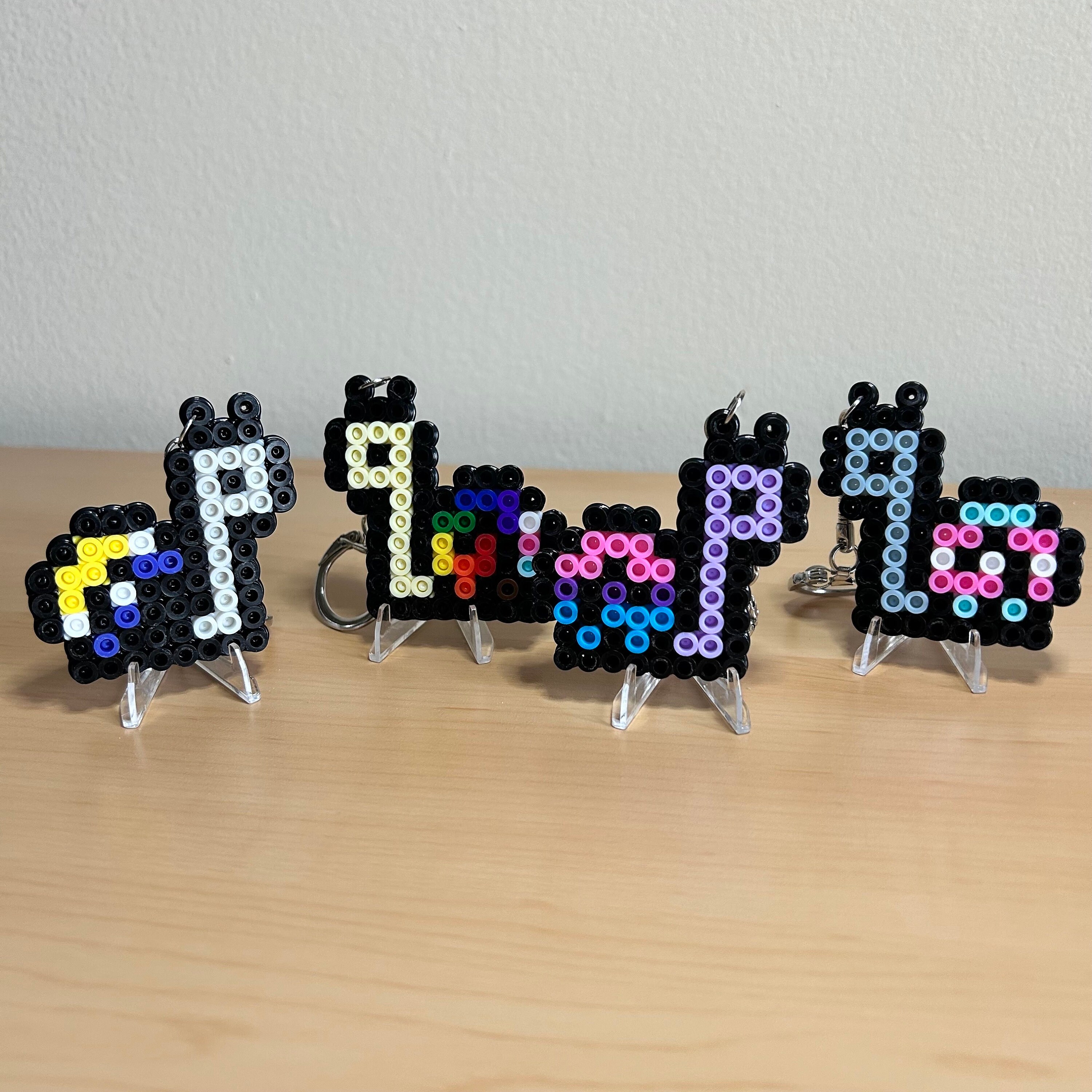 LGBTQIA Prideflag Snail, Perler Bead Keychain/charms. - Etsy