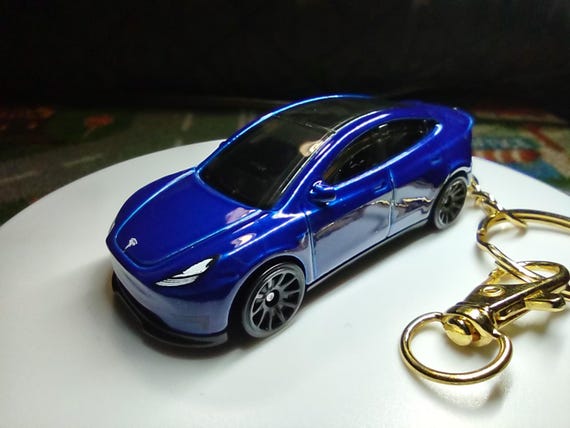 Tesla Model Y Hot wheels custom keychain new Rare bir… - Gem