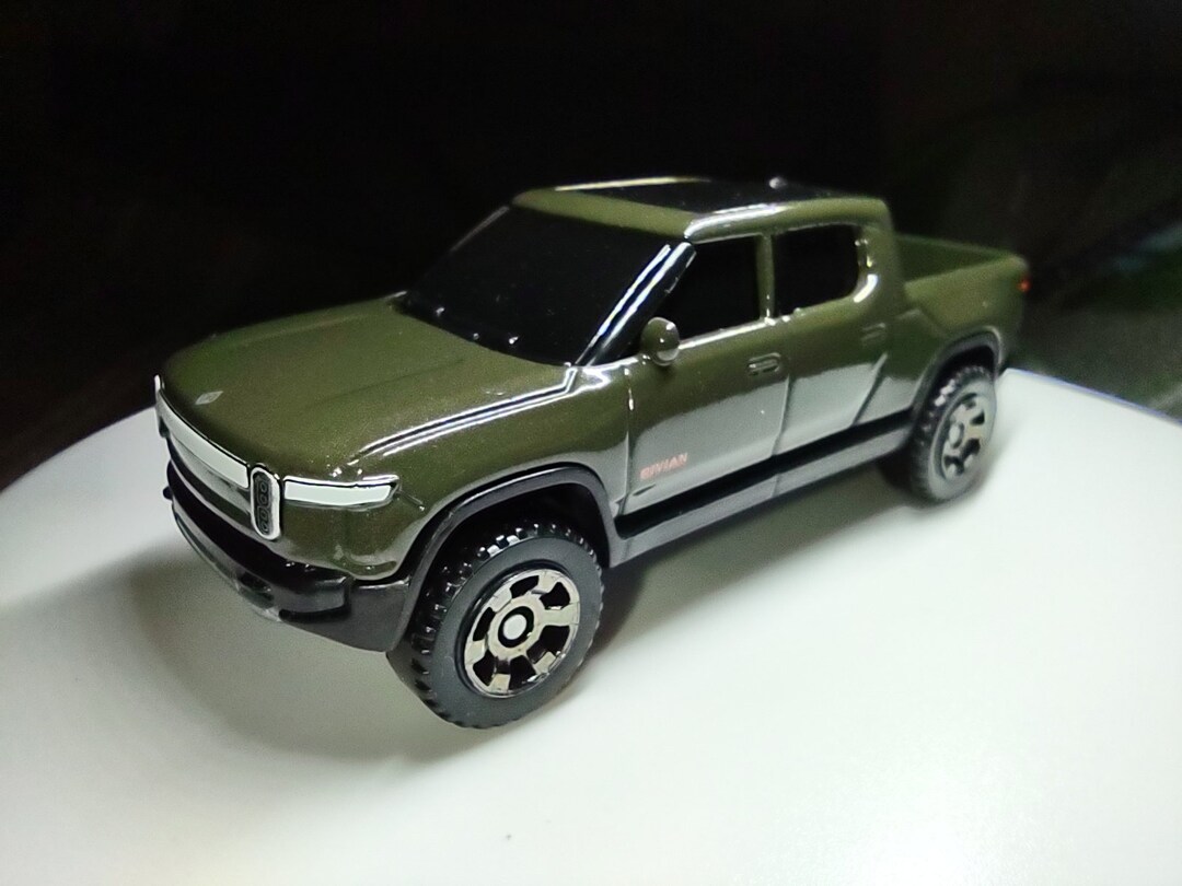 Rivian R1T Truck Custom Diecast Metal Keychain Green Special Day Gift ...