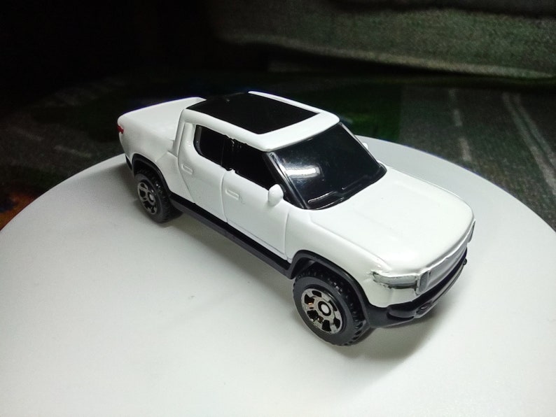 Rivian R1T Truck Custom Diecast Metal Keychain Birthday Special Day ...