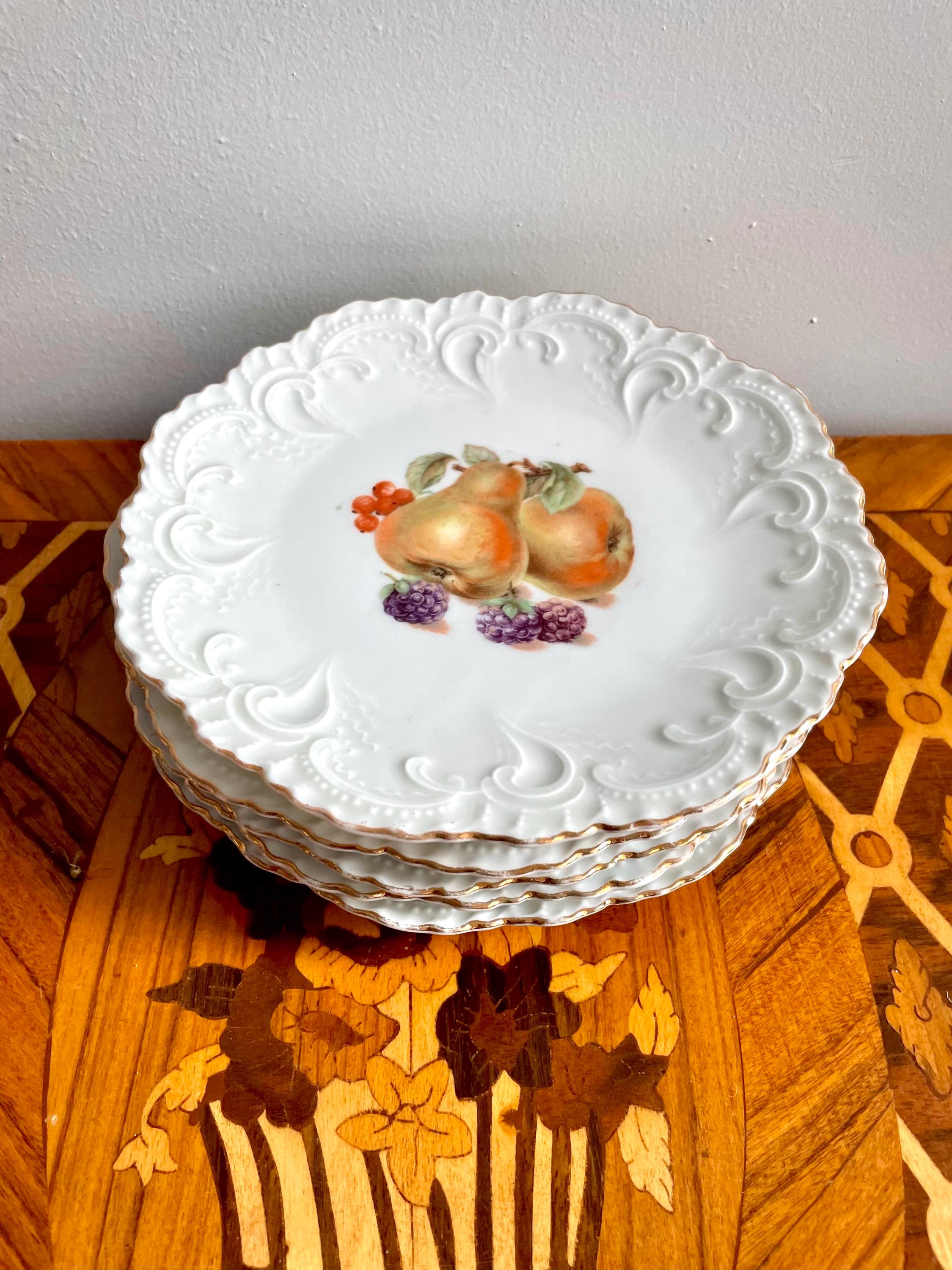 9 Vintage Fruit-decorated Dessert Plates. - Etsy