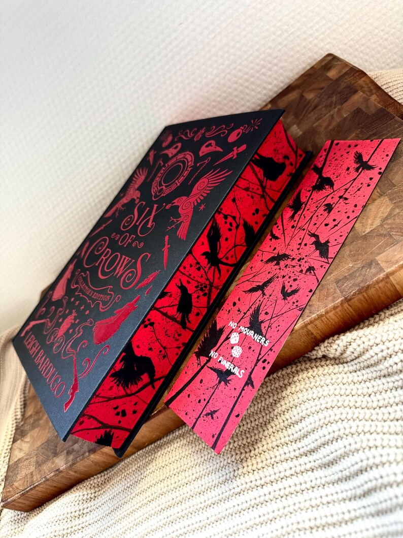 Hand Painted Book Edge, Six of Crows Collectors Edition by Leigh ...