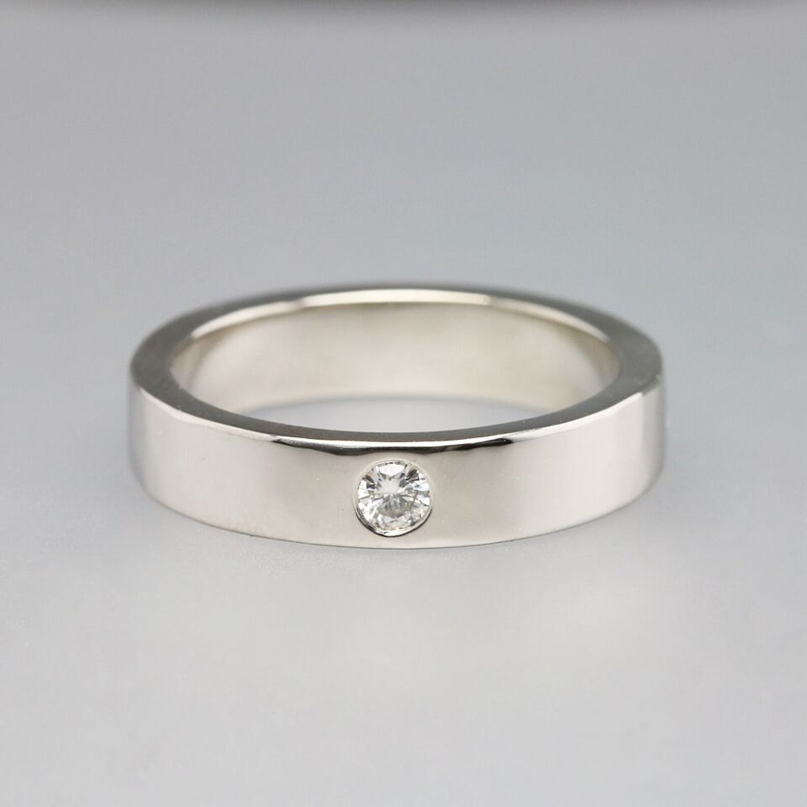 Hammered White Gold Wedding or Engagement Ring With White - Etsy