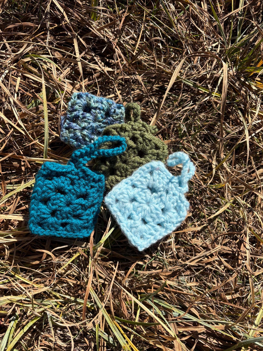 AirPod HOLDER - Custom Colors, Cute and Aesthetic Way to Hold Airpods ...