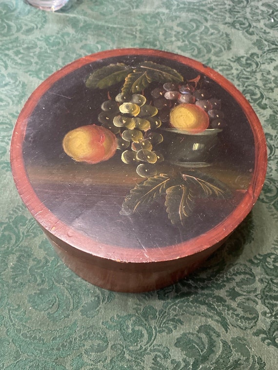 Vintage primitive shaker-style box; hand painted stil… - Gem