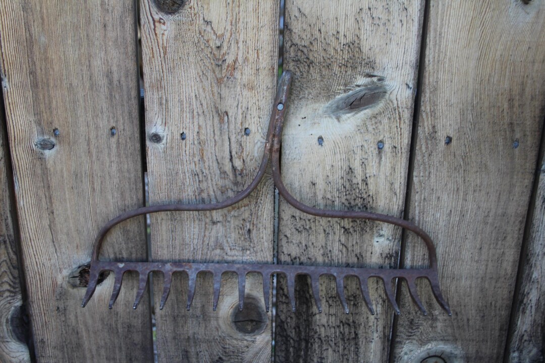 Vintage RUSTY Metal Rock Rake Head Turned DISPLAY / Staging PROP - Etsy