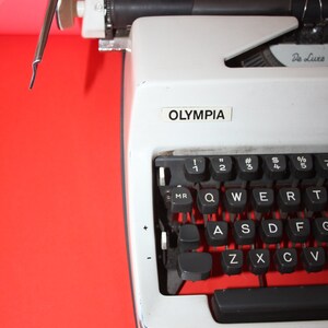 Vintage Working! OLYMPIA De Luxe Manual TYPEWRITER With Original CASE ...