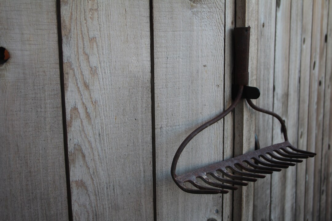 Vintage RUSTY Metal Rock Rake Head Turned DISPLAY / Staging PROP - Etsy