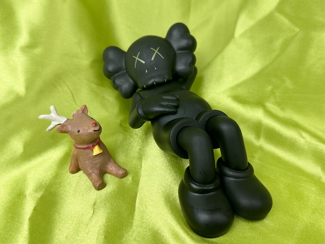 Kaws Figure-kaws Sitting-kaws Figures-kaws Companion-kaws Ornaments ...