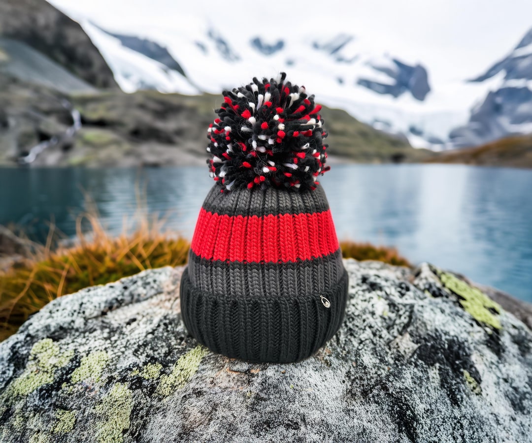 Hypnotic Knitted Bobble Hat - Super Warm Red Black Mens Womens Striped ...