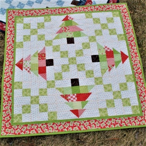 PDF Quilt Pattern....table Runner.....charm Pack or Mini Charm Friendly ...
