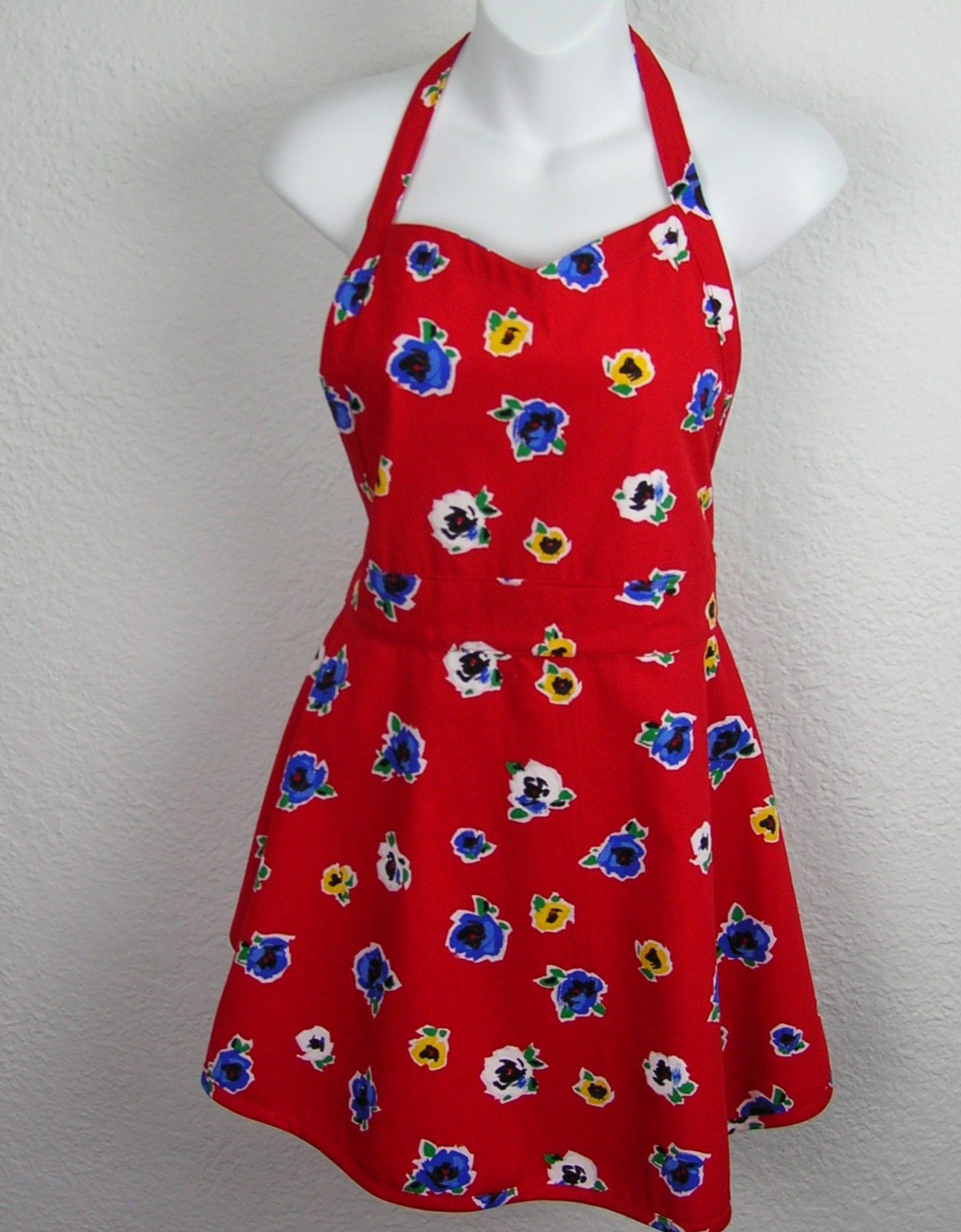 Full Sweetheart Neckline Apron in a Cheerful Red Floral Print - Etsy