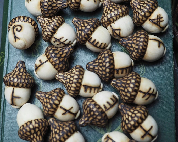 Cedar Wood Runic Dice Set Pagan, Wicca, Witchcraft, Norse, Divination ...