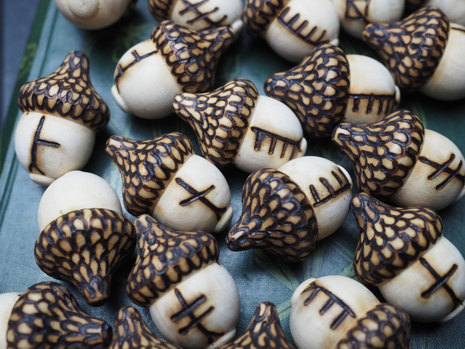 25 Ogham Acorns Including Forfedha - With Bag & Information Sheet ...