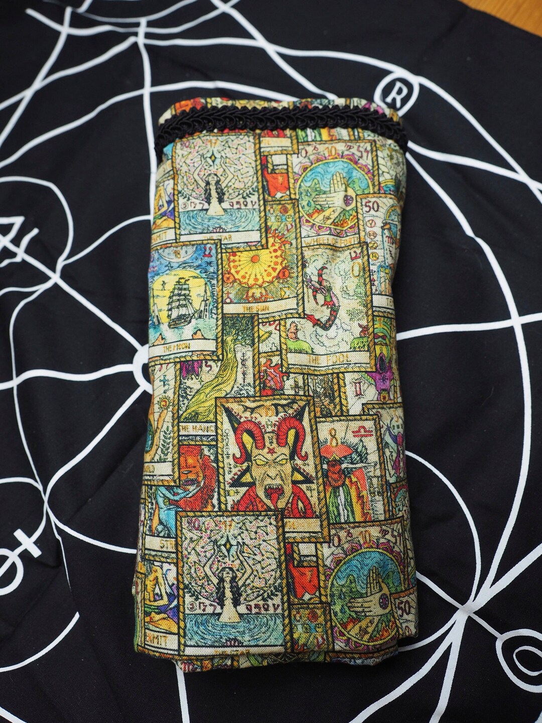 Tarot Card Altar or Divination Reading Cloth for Tarot or Oracle Card ...