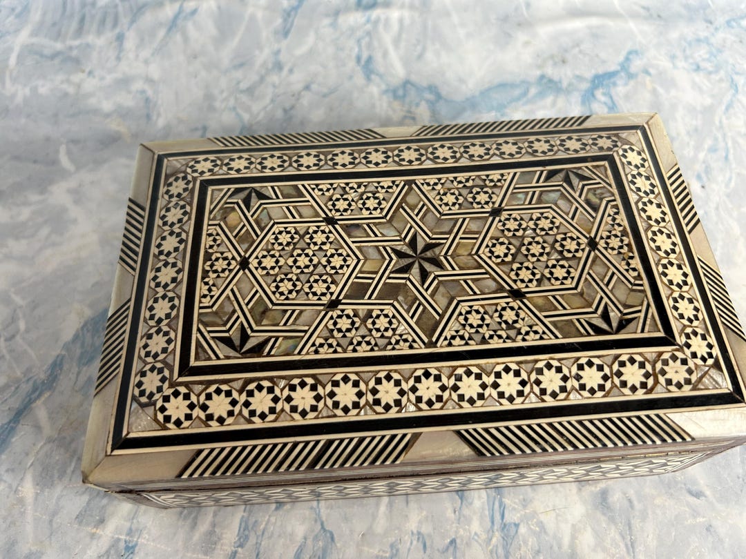Middle Eastern Mosaic Moorish Mother of Pearl Inlaid Trinket Box ...