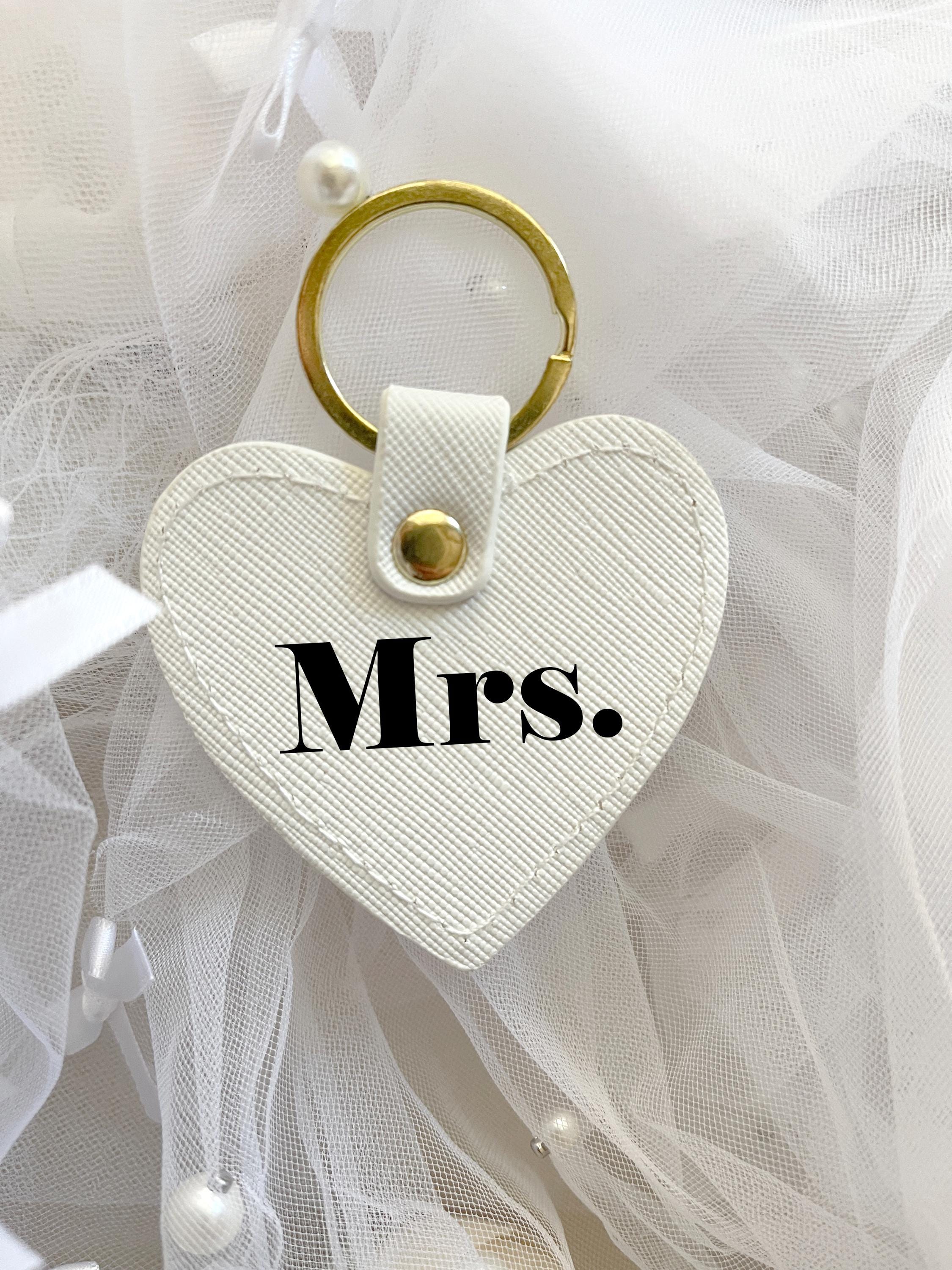 Personalized Mr and Mrs Keychain Gift Faux Leather Keychain Wedding ...