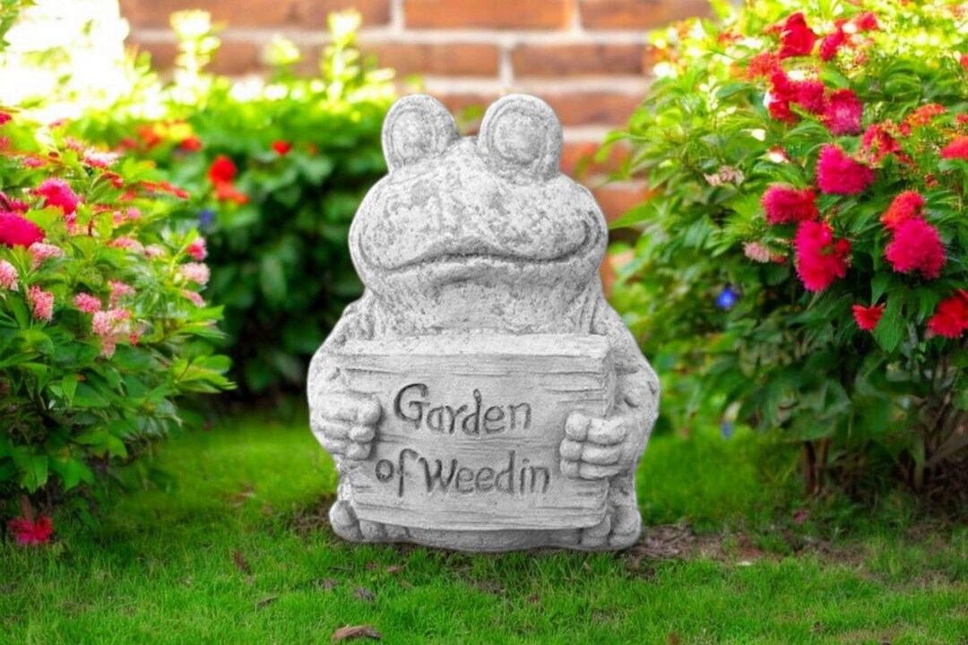 Concrete Frog Figure 8" Outdoor Garden Sign, Frog Welcome Decor ...