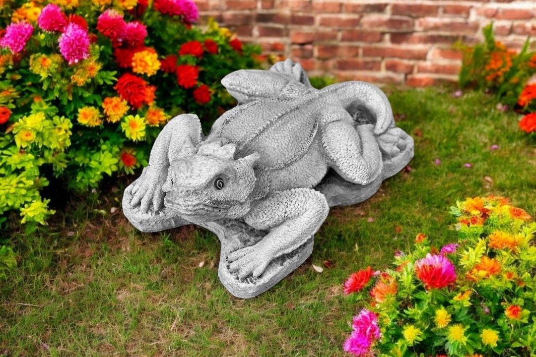 Wild Lizard on Base Figure 4" Concrete Lizard Statue, Garden Lizard ...