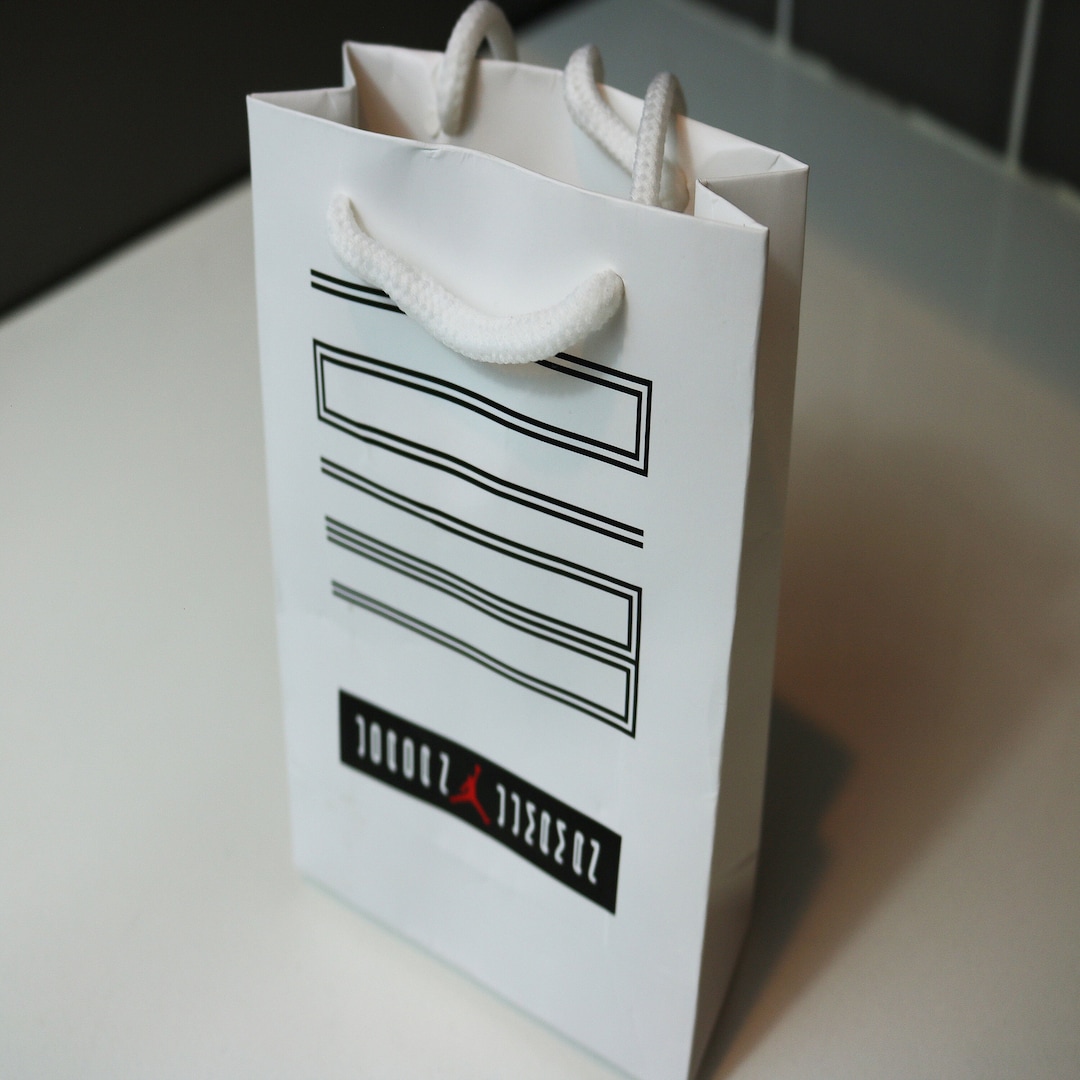 Mini Shoe Sneaker Keychains 3D White AJ Gift Bag Mini Shoe Sneakerhead ...