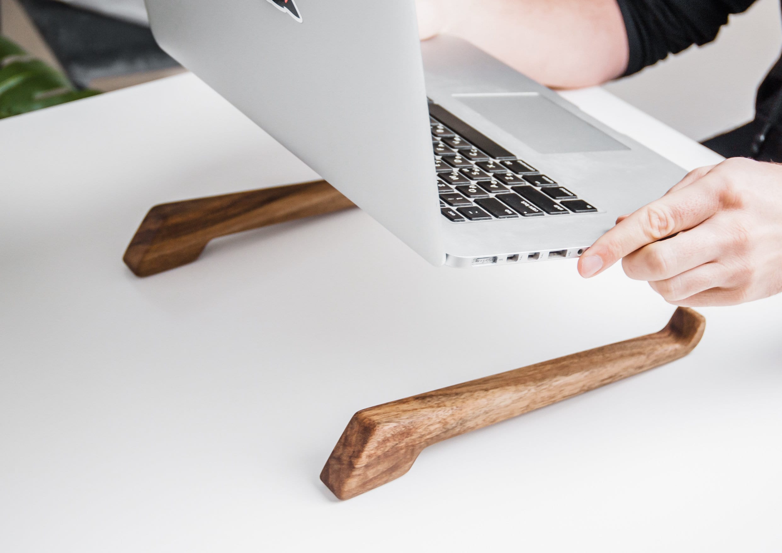 Wooden Laptop Stand for Desk, Laptop Riser Wood, MacBook Pro Stand ...