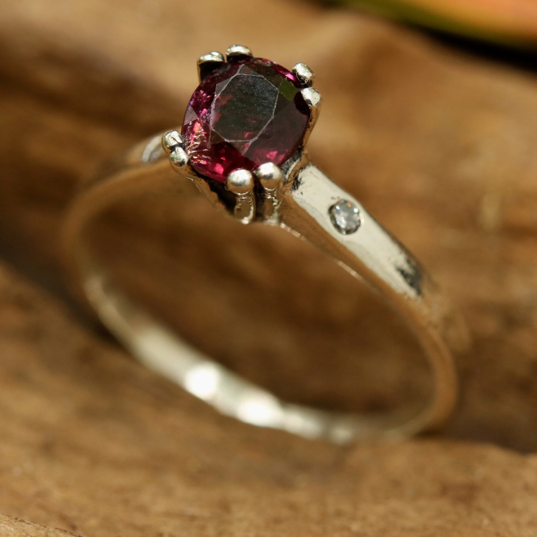 Red Spinel Oval Faceted Ring in Prongs Setting and Diamond Side Set ...