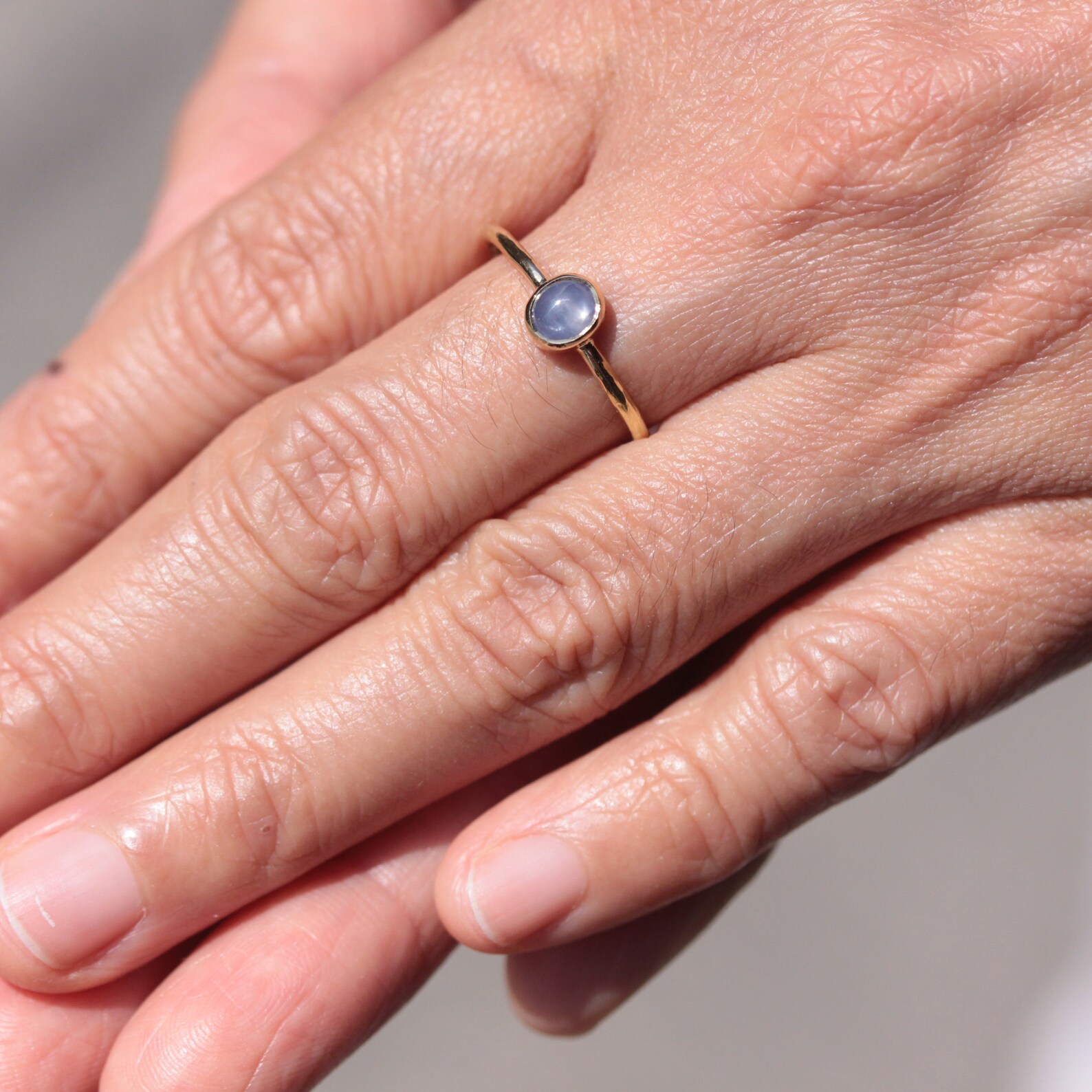Oval Blue Star Sapphire in Bezel Settings With 18k Gold Texture Band - Etsy