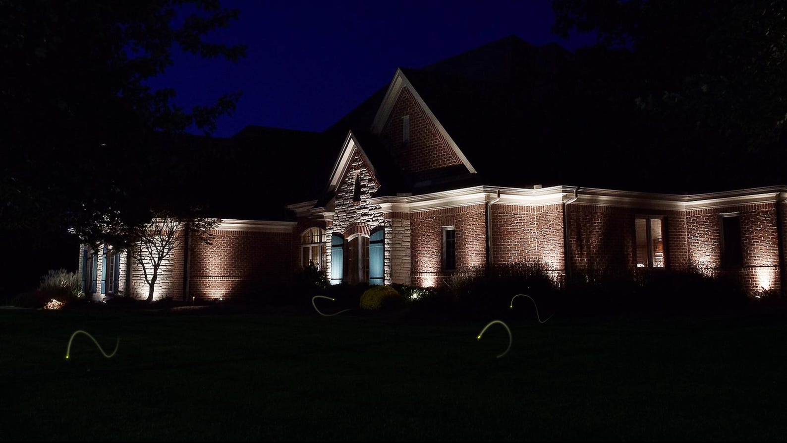 Flying Firefly Solar Lights - the World’s Most Realistic Firefly Effect ...