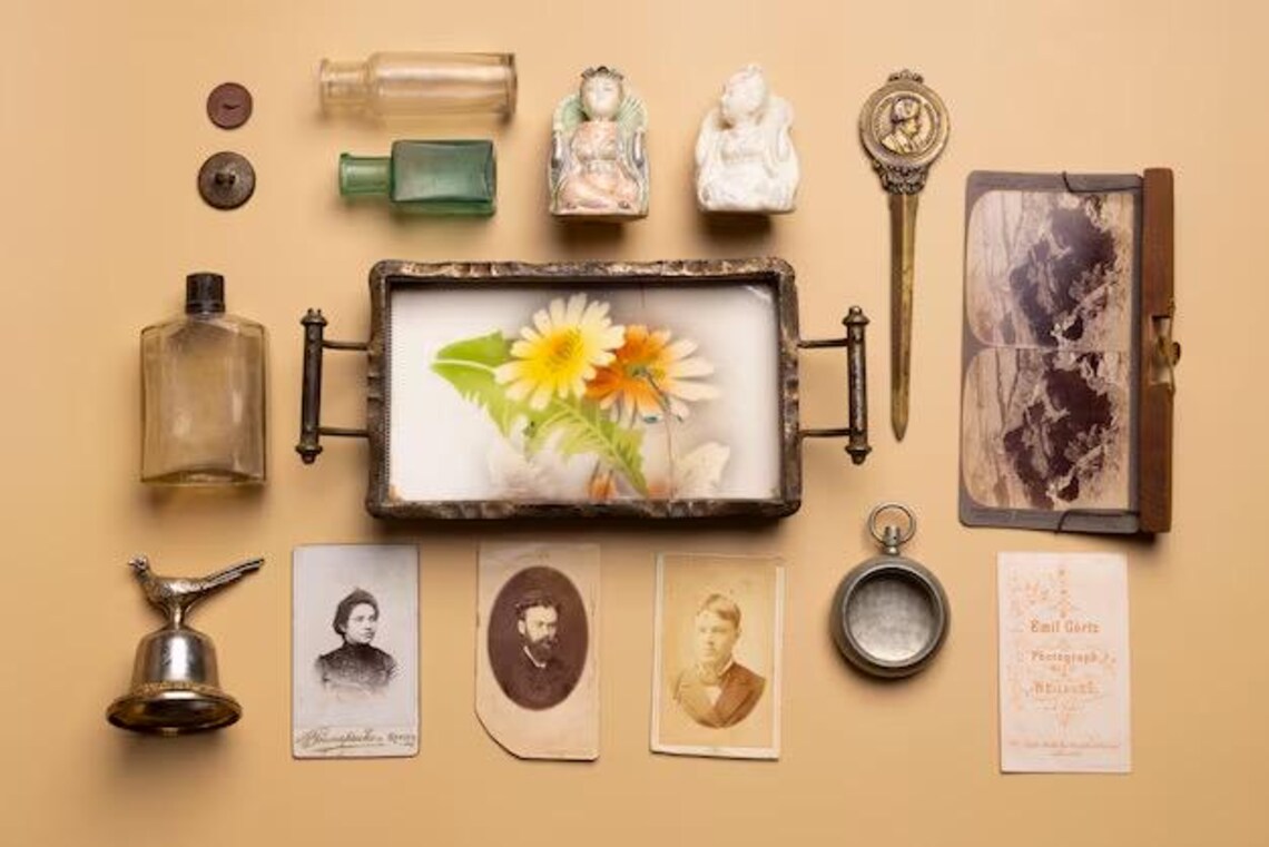 Vintage Home Decor and Trinkets • Genuine Vintage and Antique • Great ...